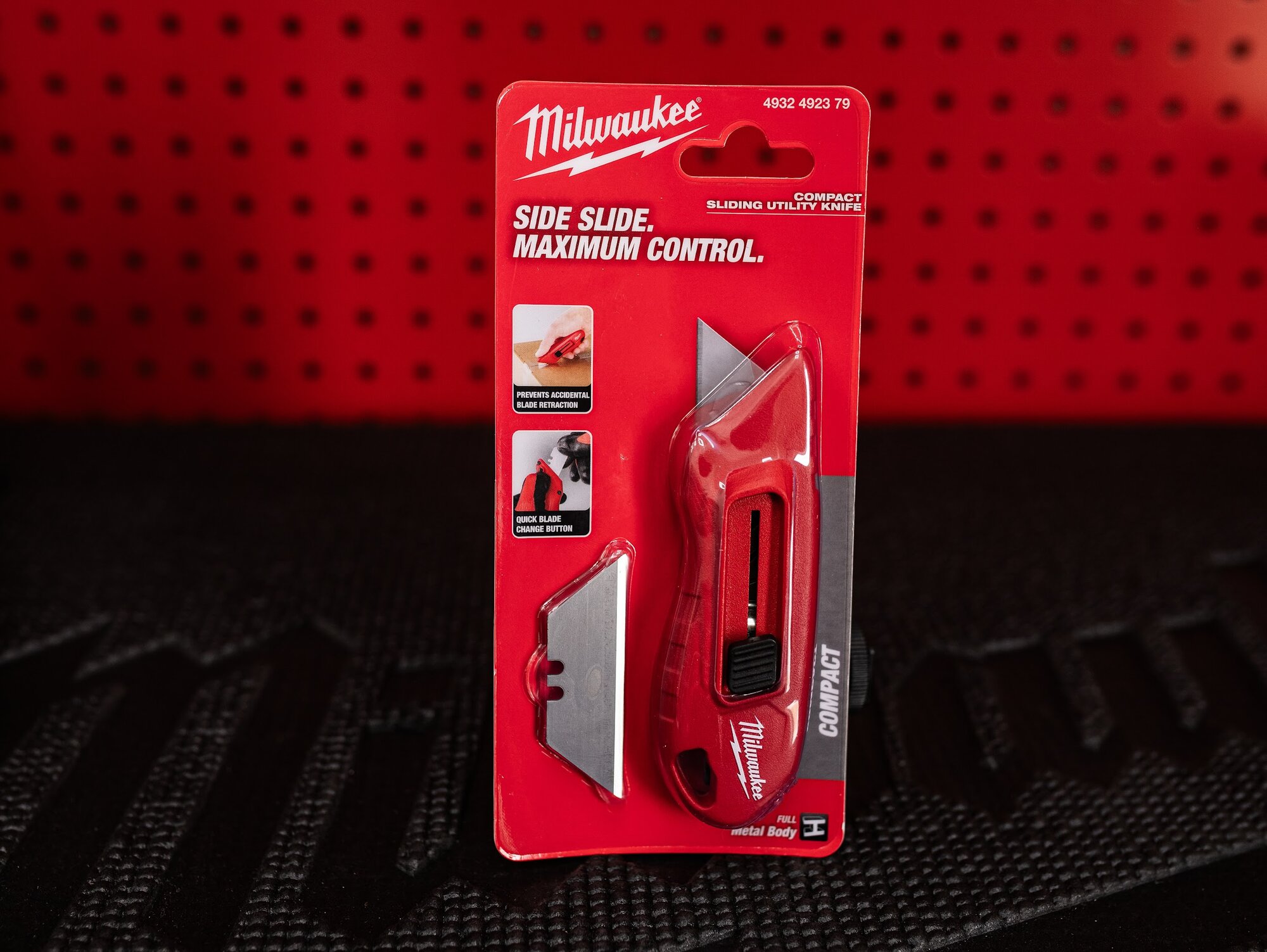 Нож Milwaukee выдвижной многофункциональный компактный SLIDE UTILITY KNIFE
