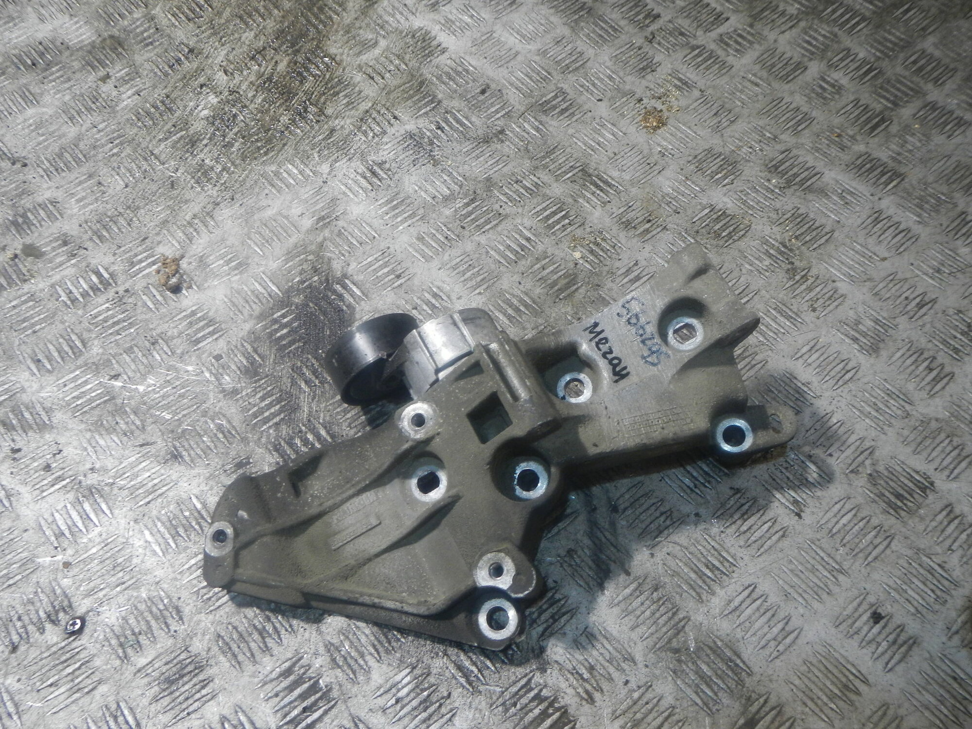 Б/У Кронштейн генератора, Renault (Рено)-MEGANE II (02-09) RENAULT MEGANE II (02-09) К4М Без видимых повреждений. 566295 ...