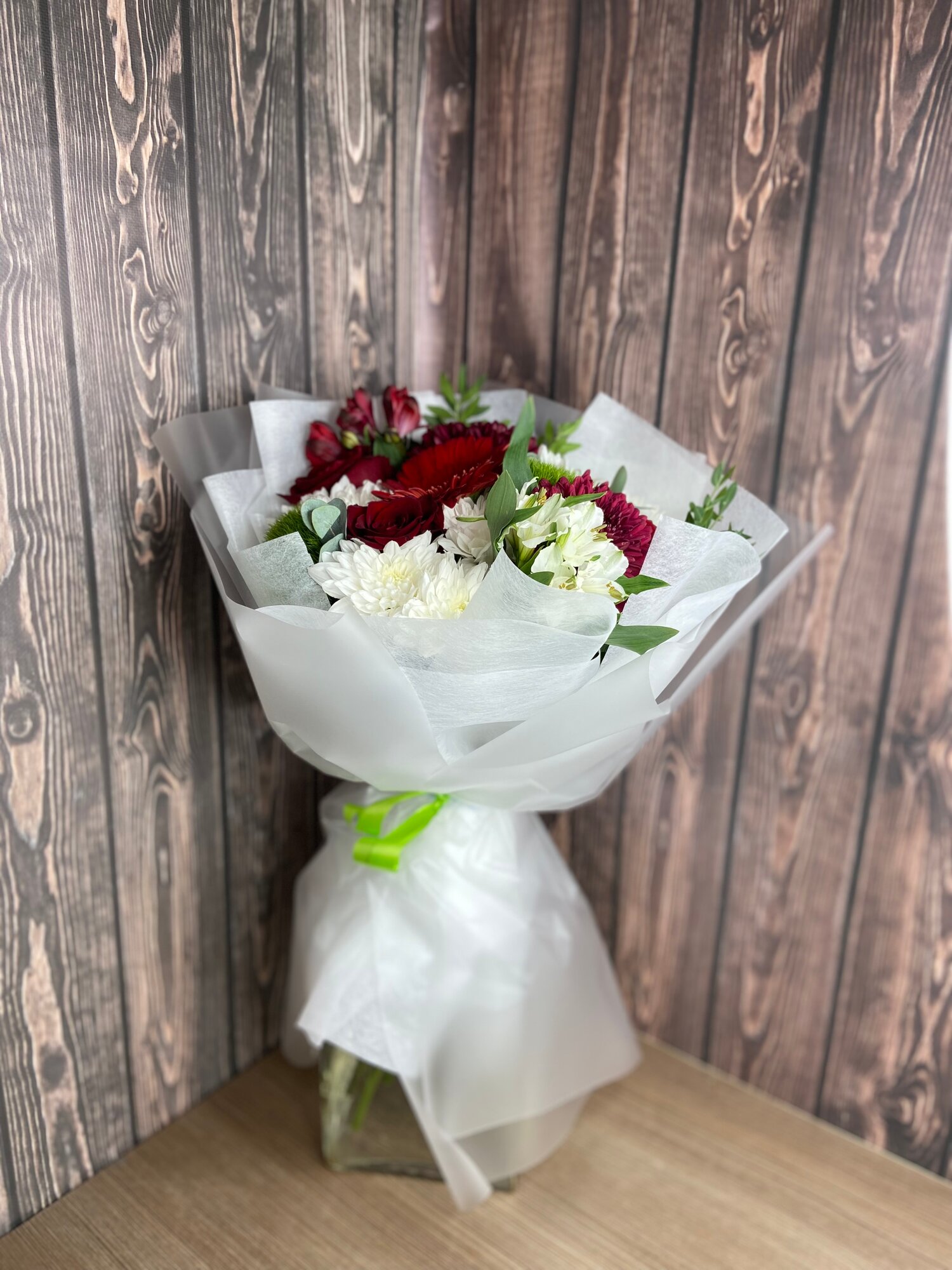 Букет "Встречная полоса", сборный, альстромерии, гвоздики, розы, хризантемы, разноцветный