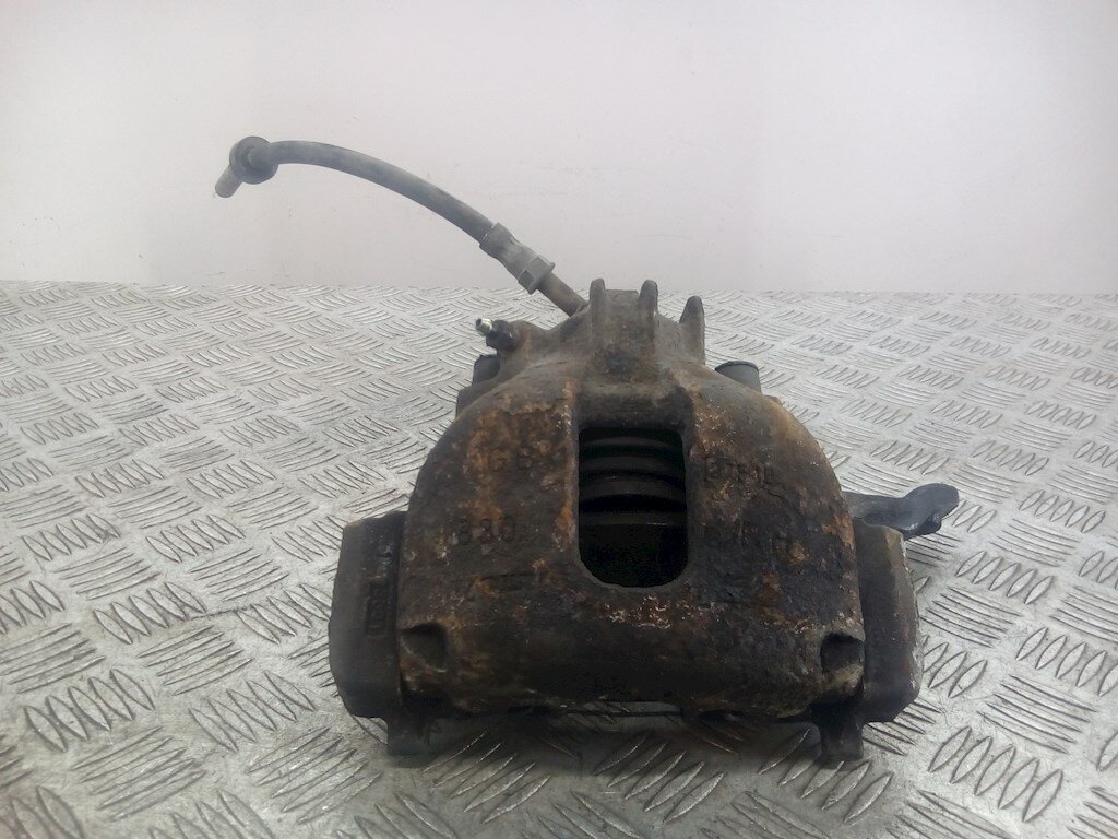 Суппорт передний правый Volvo V70 2 8251317 арт. 494993