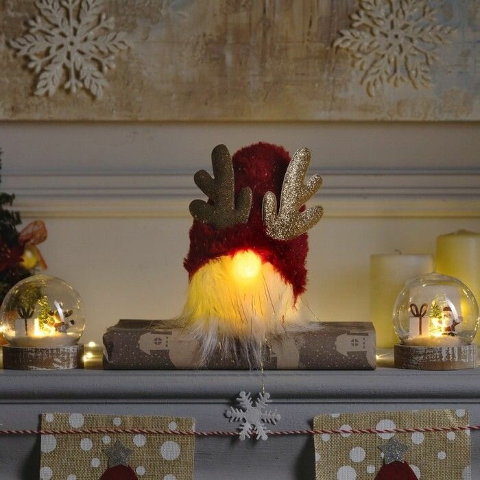 Светодиодная фигура "Гном красный", праздничное украшение с подсветкой, настольная текстильная игрушка для интерьера, декор на новый год, 12 х 19 х 12 см, свечение тёплое белое