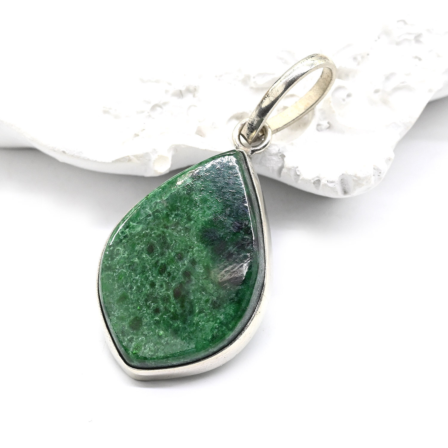 Подвеска, жадеит