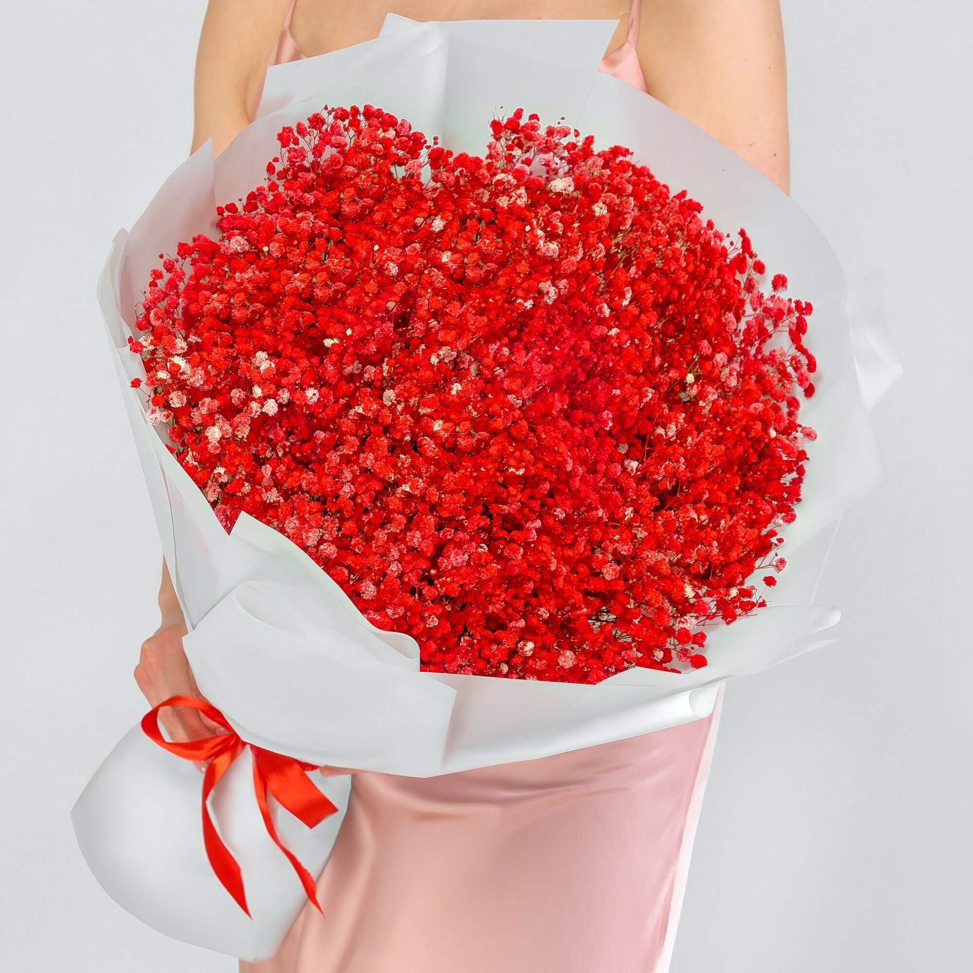 Букет Мегацвет24, 25 красных гипсофил, в дизайнерской упаковке