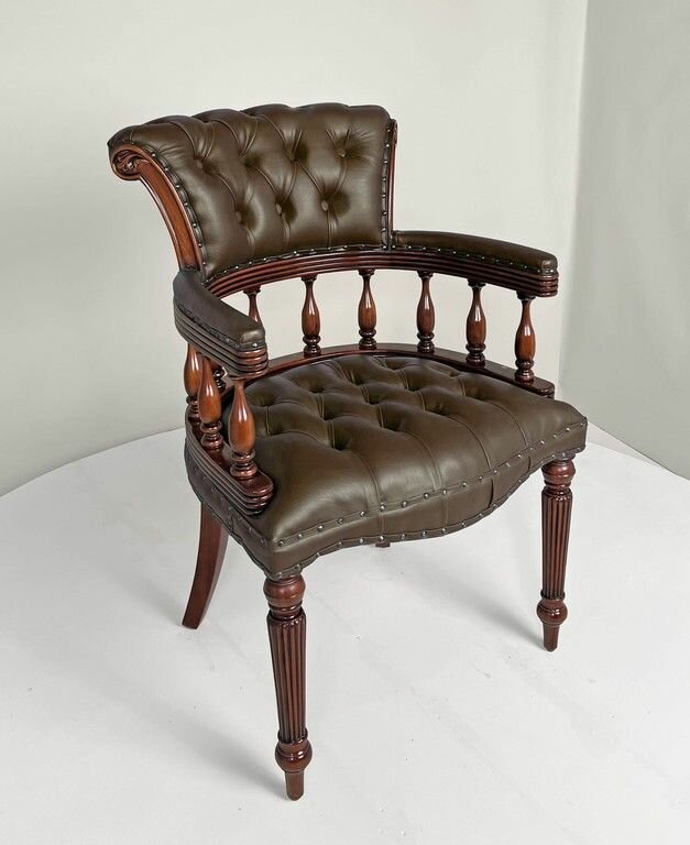 Кресло кожаное Индонезия из массива красного дерева (зеленая кожа) 60х62х88см