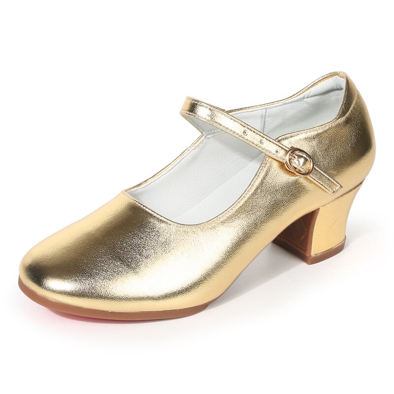 Спортивные туфли