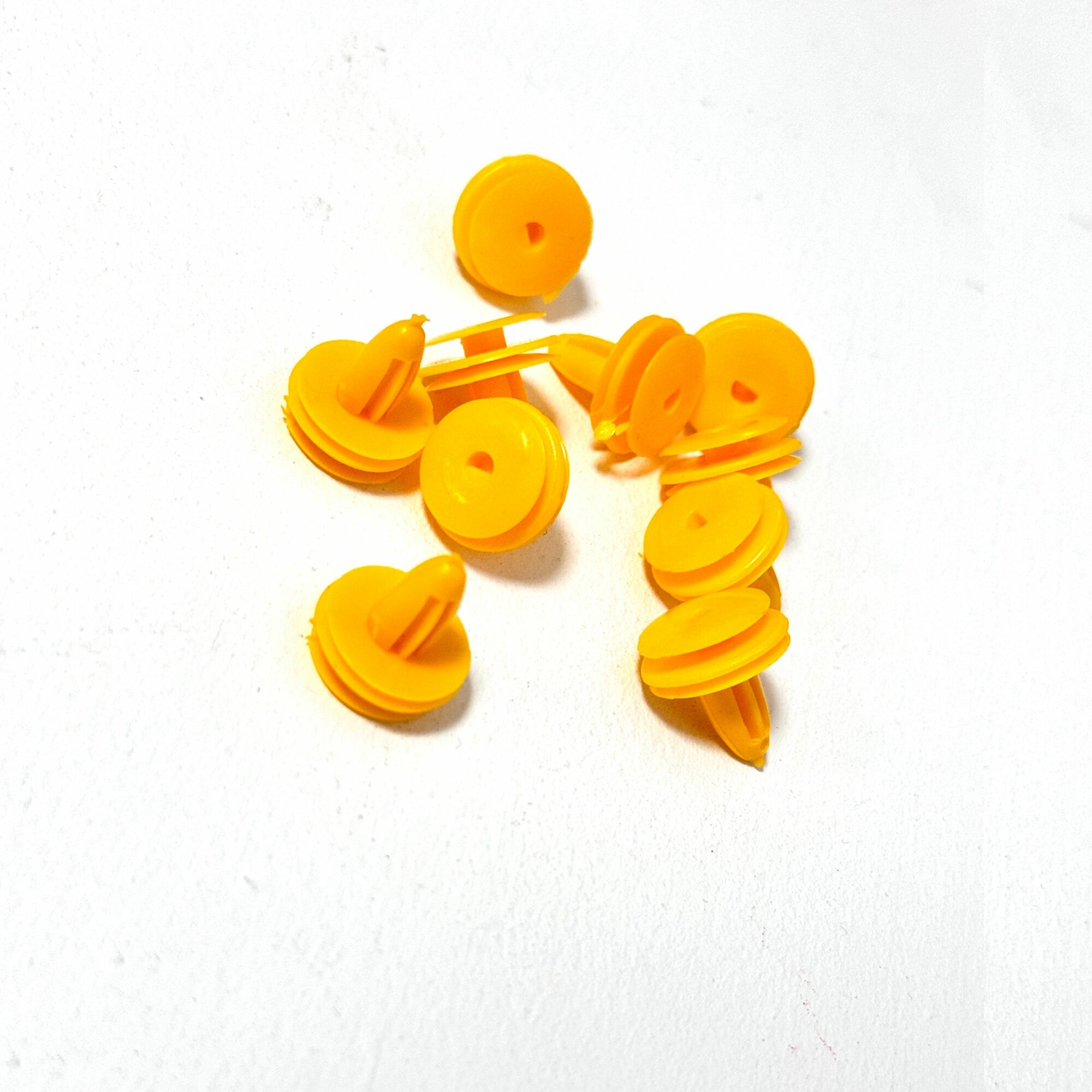 Пистон обшивки двери Daewoo Nexia желтый (40 шт)