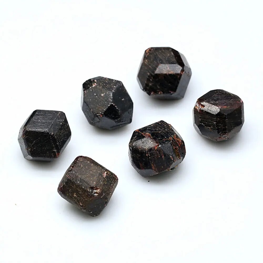 Красный гранат, натуральный камень 1pc 2-3cm Random