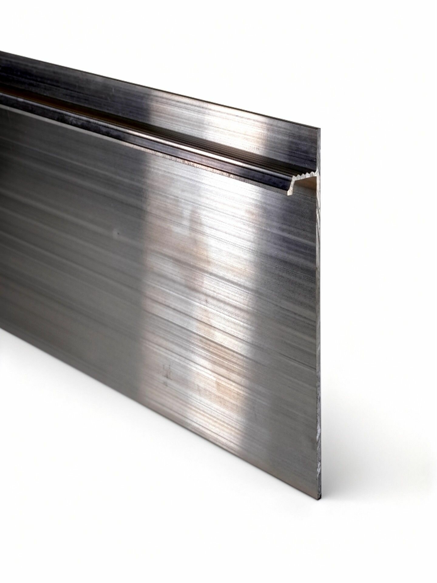 Скрытый плинтус (без покрытия)