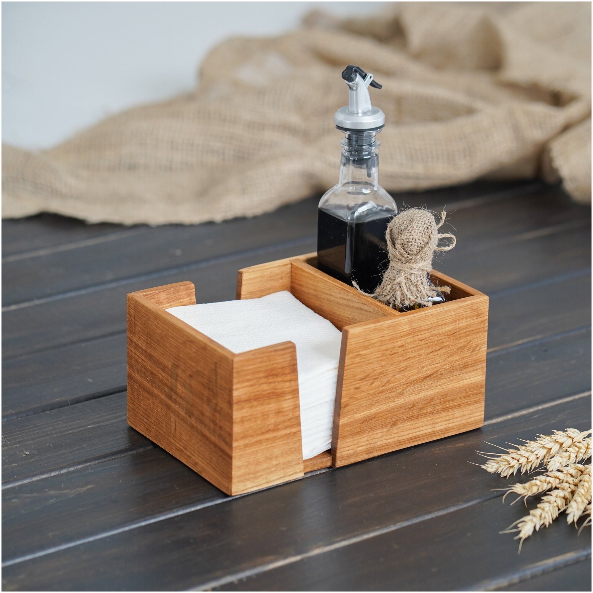 Деревянная салфетница с отсеком для специй