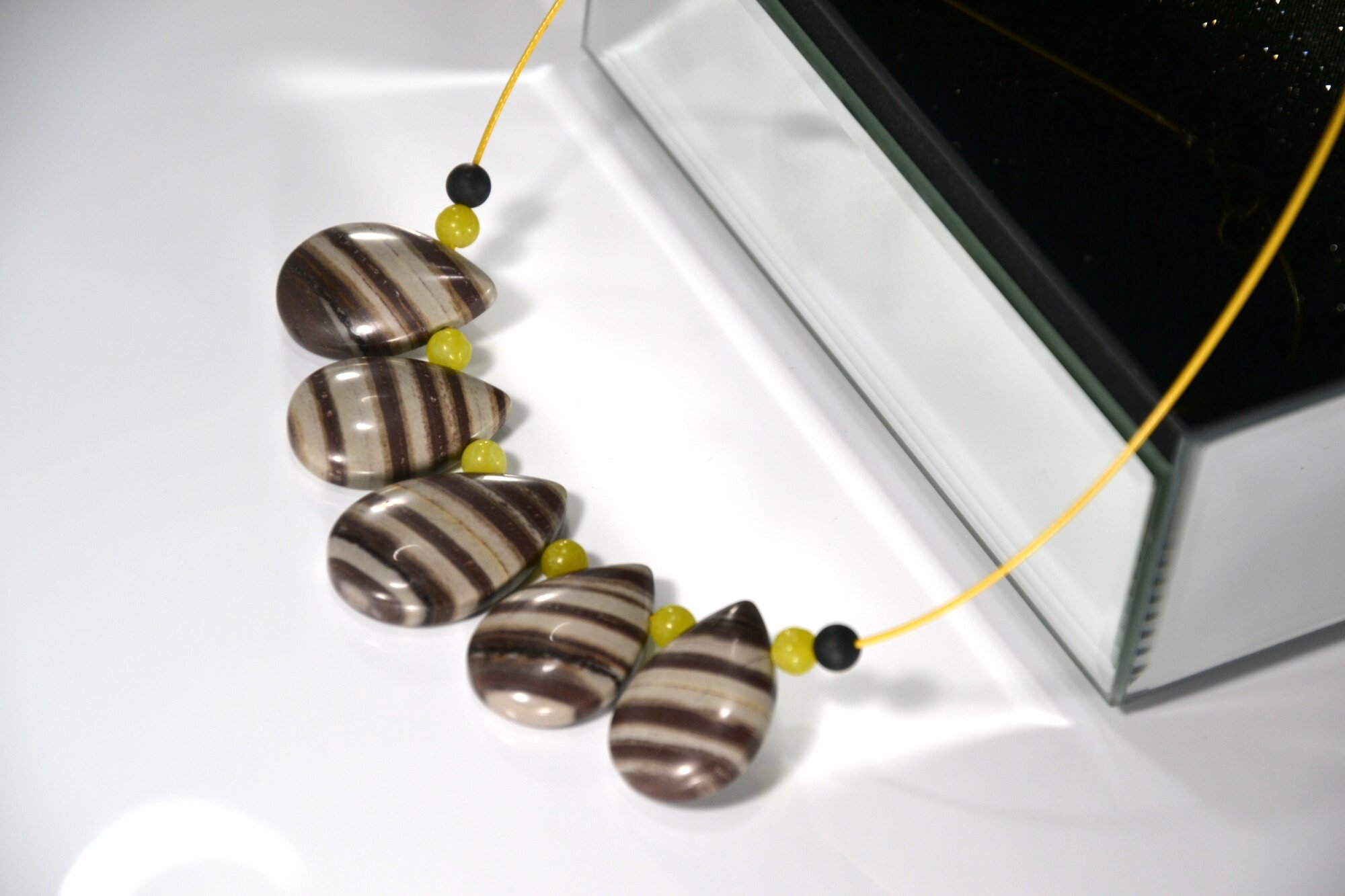 Колье Карамба, агат, яшма