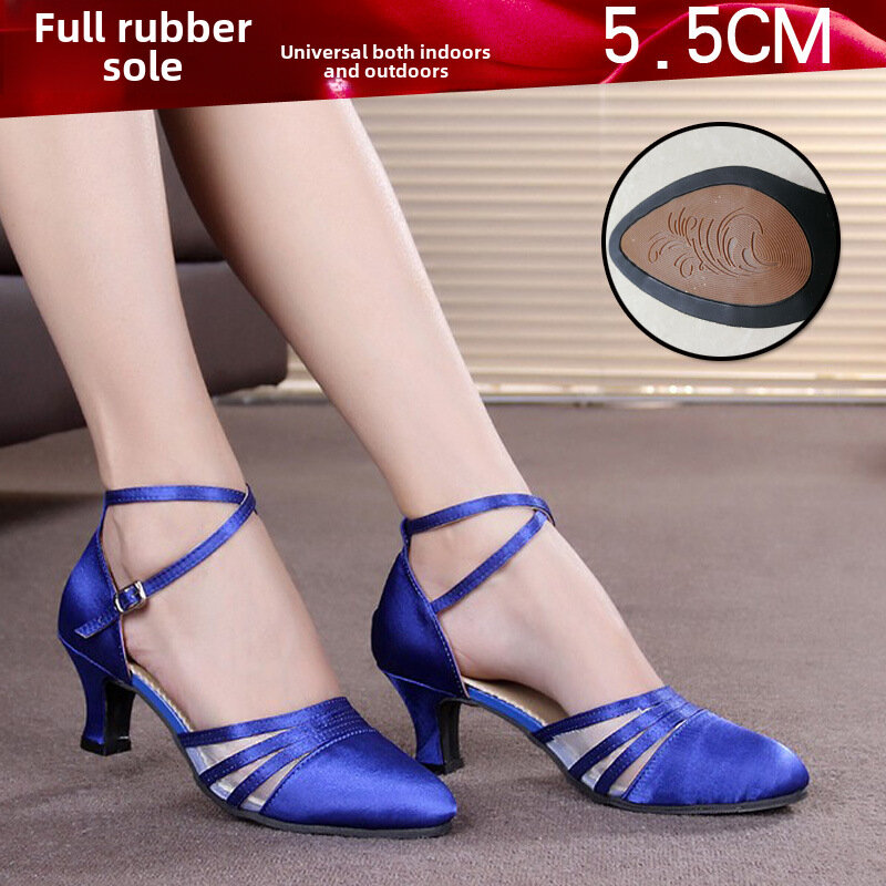 Спортивные туфли