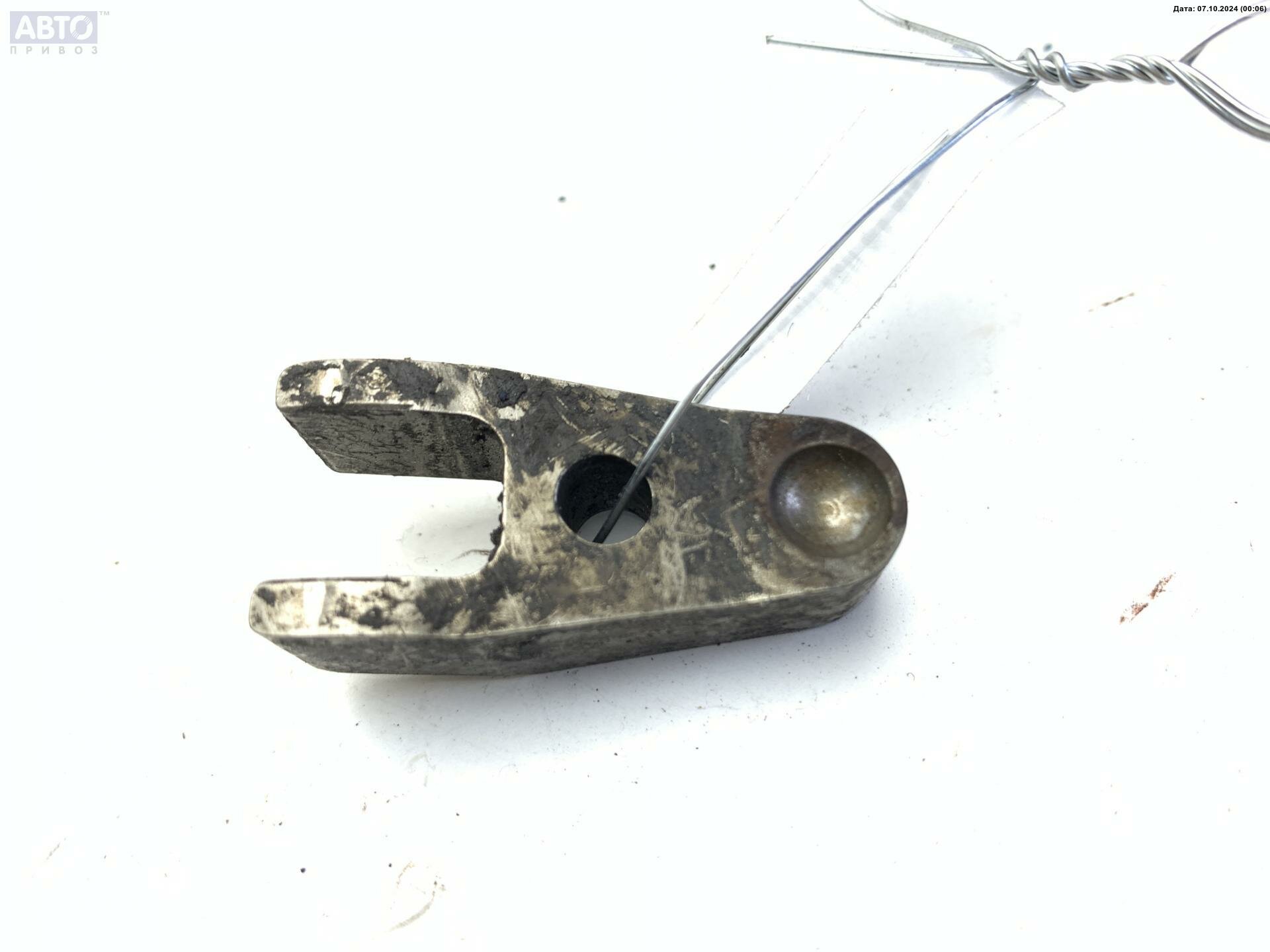 Скоба (кронштейн) крепления форсунки Mercedes C-Class W202 (1993-2000)