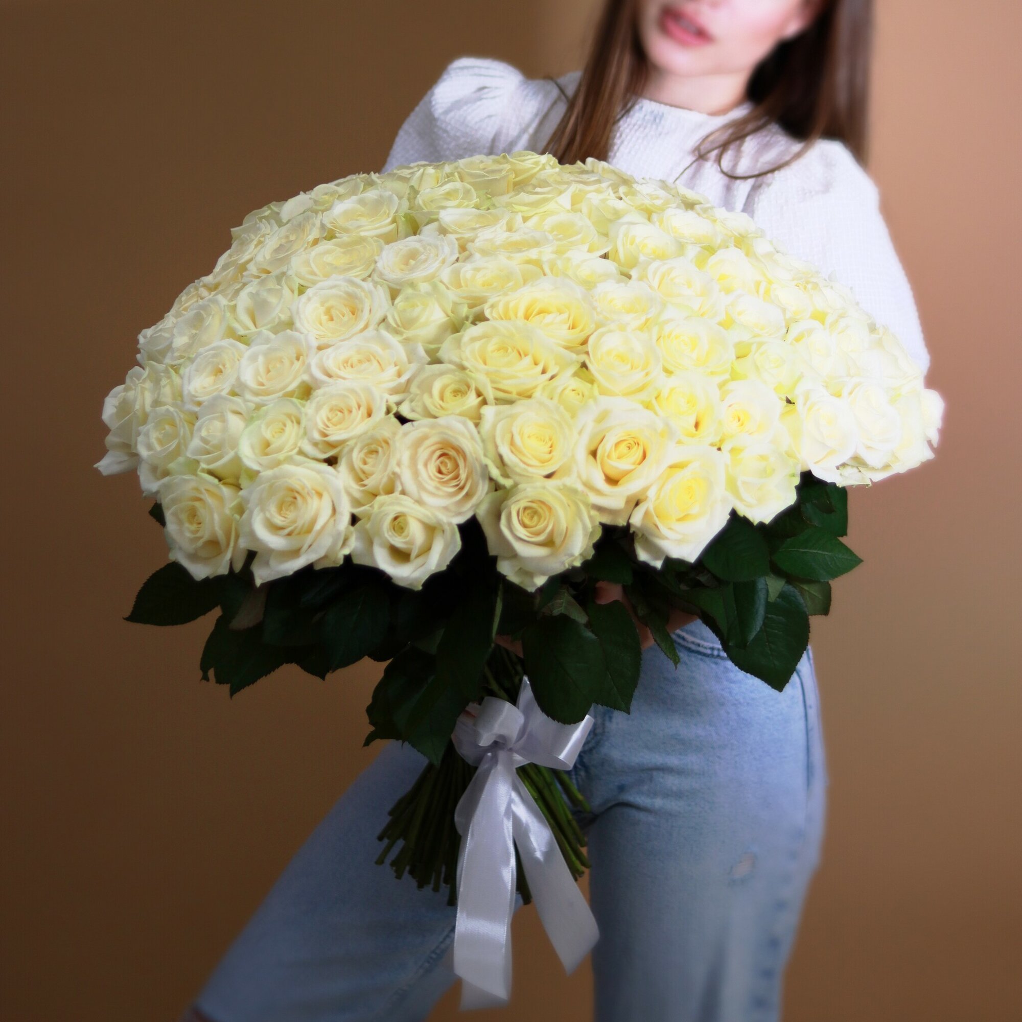 Букет цветов из 101 белой розы Россия