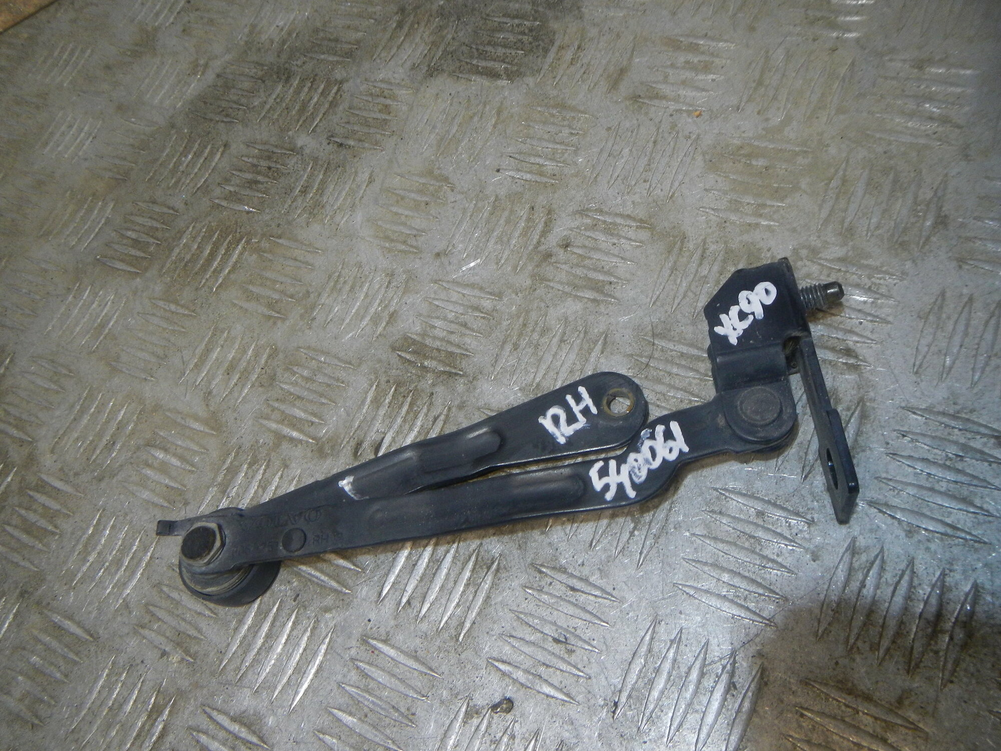 Б/У Ограничитель двери, Volvo (Вольво)-XC90 (02-) VOLVO XC90 (02-) двери багажника правый Без видимых повреждений. 540061...