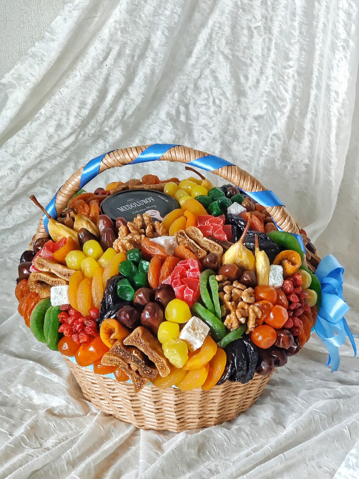 Подарочный набор с сухофруктами и медом