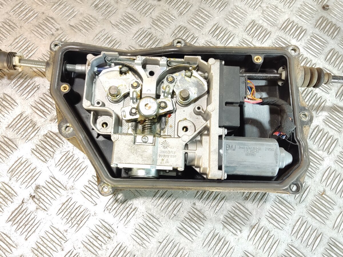 Моторчик стояночного тормоза BMW 7 2001-2008 34406761383