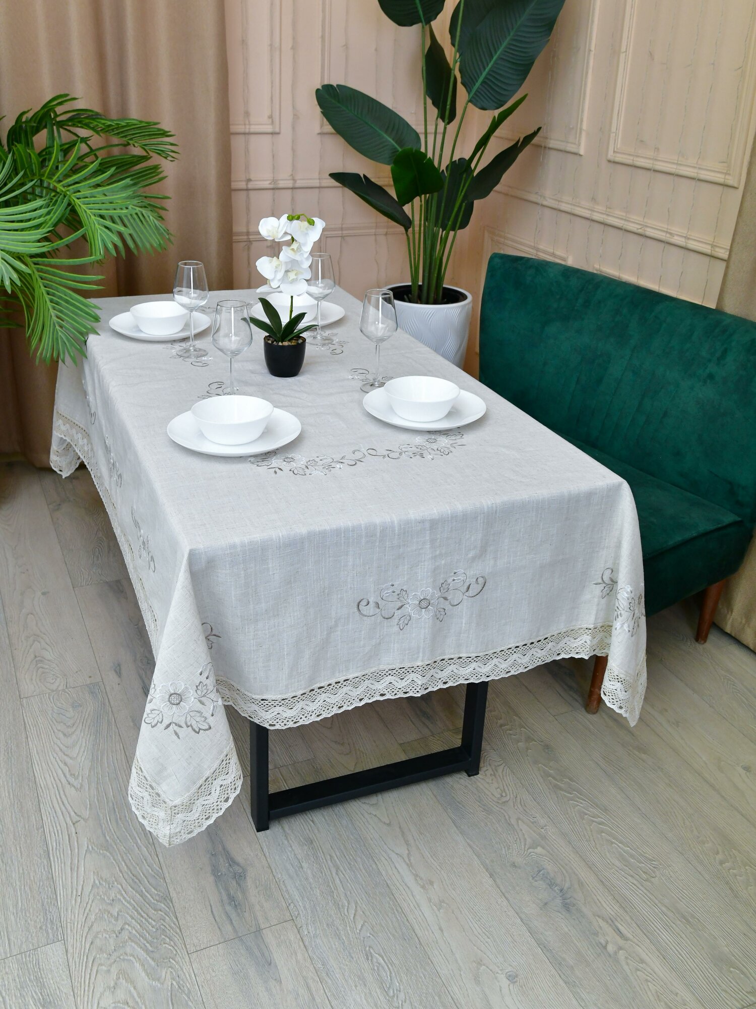 Скатерть прямоугольная из льна льняная с вышивкой размер 150 на 220