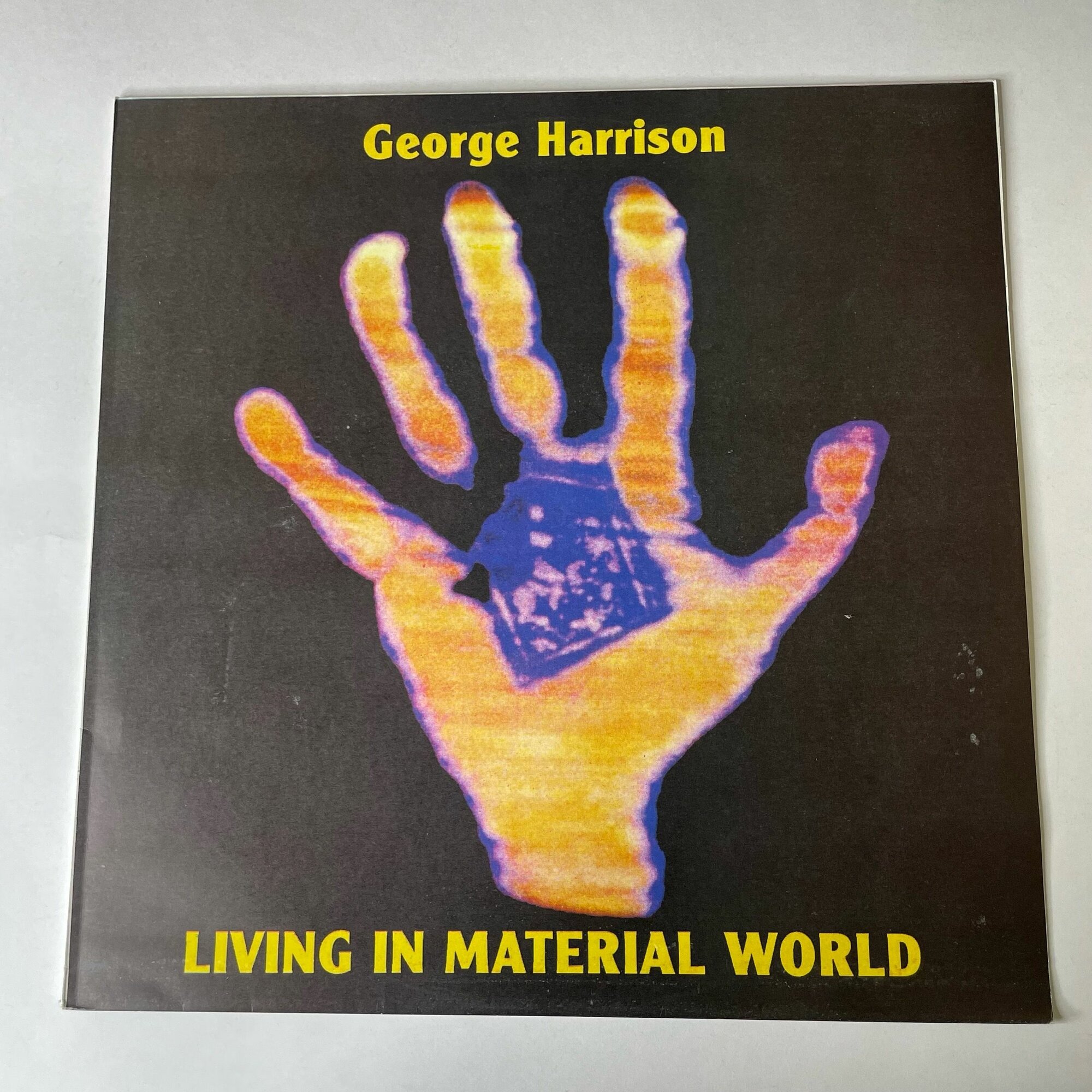 Винтажная виниловая пластинка LP George Harrison Living In The Material World (Россия 1993)