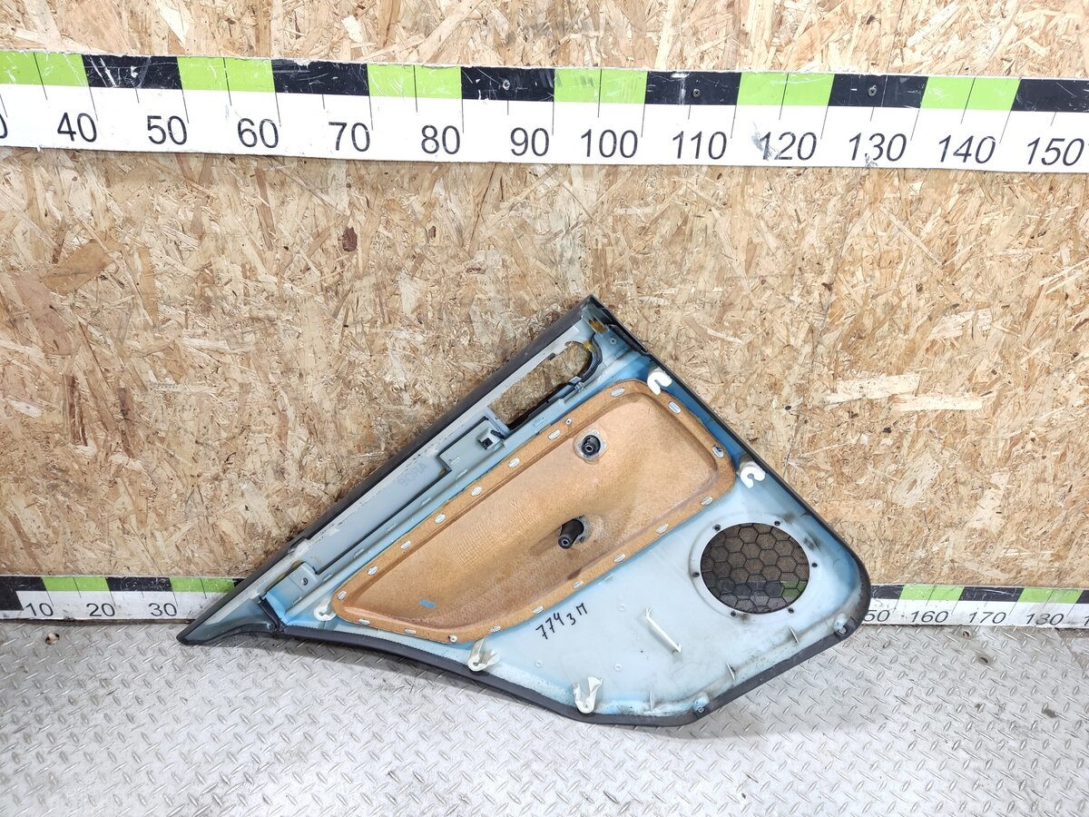 Обшивка двери задней правой VOLKSWAGEN Bora 1997-2005 1J4868116