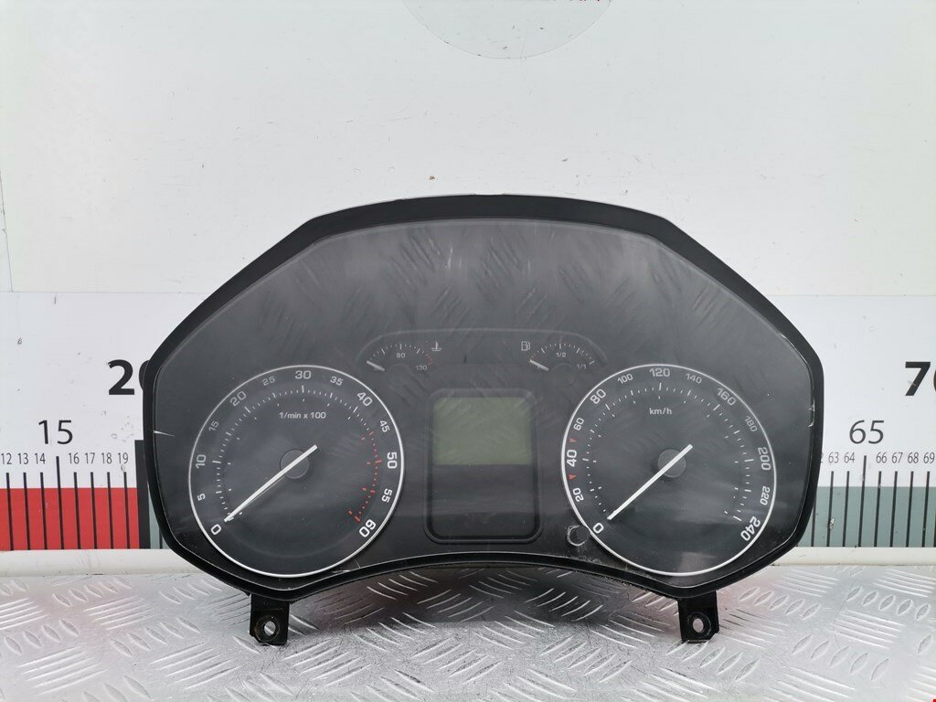 Панель приборная (щиток приборов) Skoda Octavia 1Z 1Z0920802D арт. 2050424