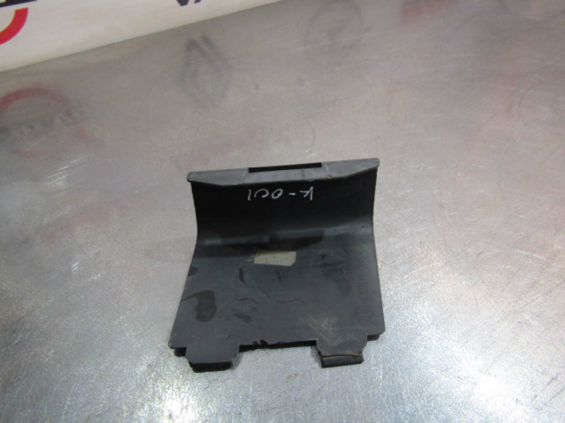 Заглушка бампера левая верхняя для а/м KAMAZ 5490