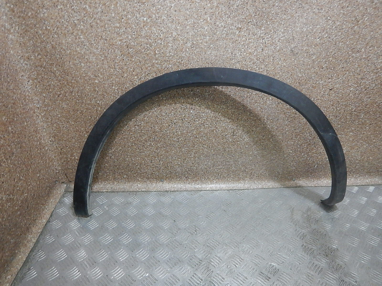 Б/У Накладка крыла заднего левого, Nissan (Ниссан)-QASHQAI (07-) NISSAN QUASHQAI (07-) Сломано 5 креплений,царапины. 265...