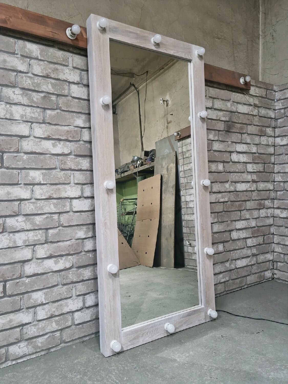 Зеркало напольное "EasyLOFT" в стиле лофт, рамка из массива дуба с подсветкой, ручная отделка, в прихожую