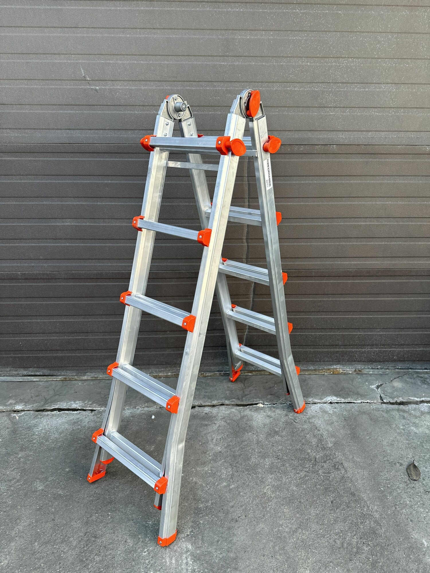 Лестница стремянка телескопическая Anka 5+5 (В виде стремянки до 2.2м, лестницы 4.5м)