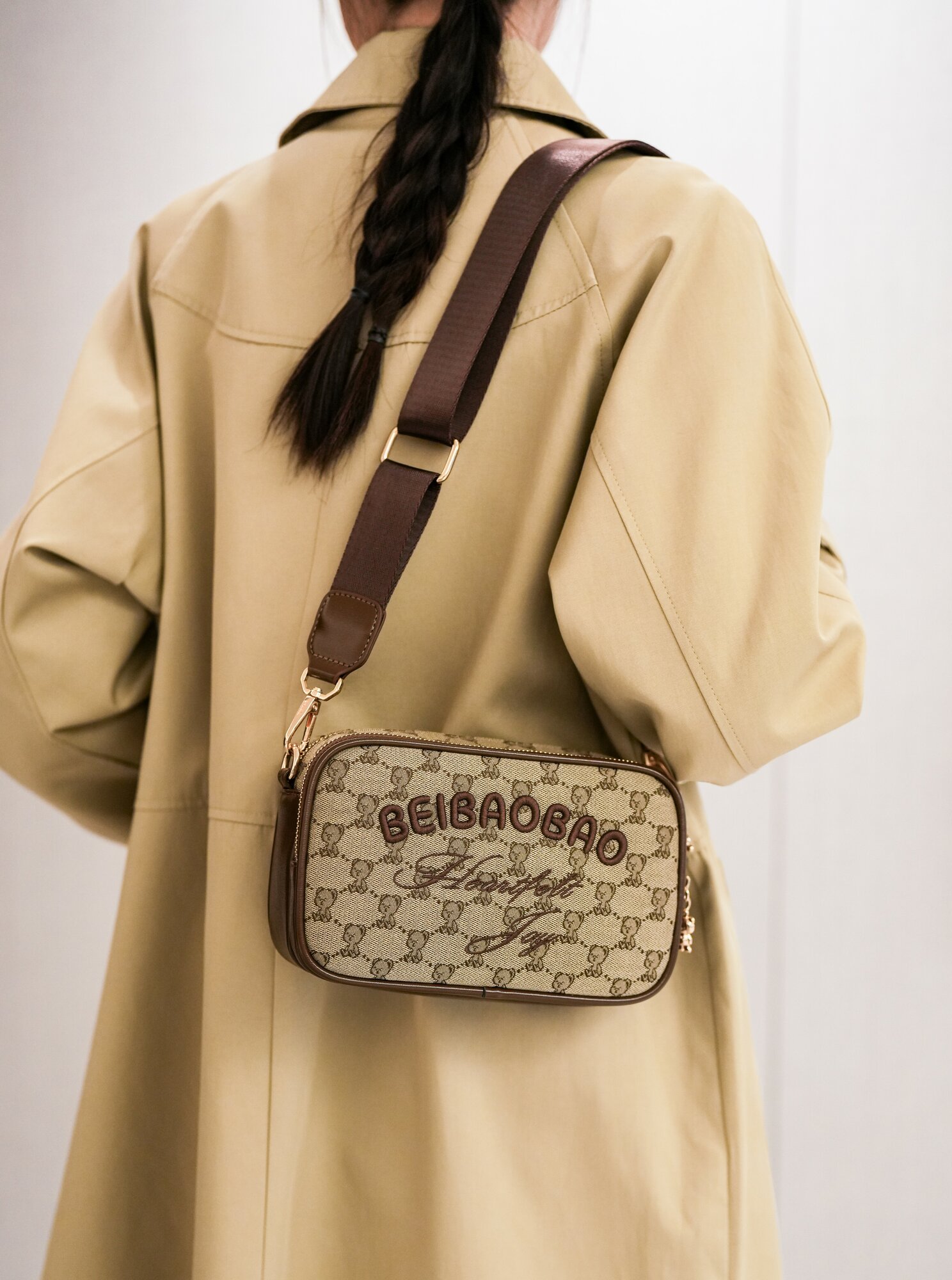 Сумка багет BeiBaoBao, фактура матовая, плетеная, бежевый (дерево)