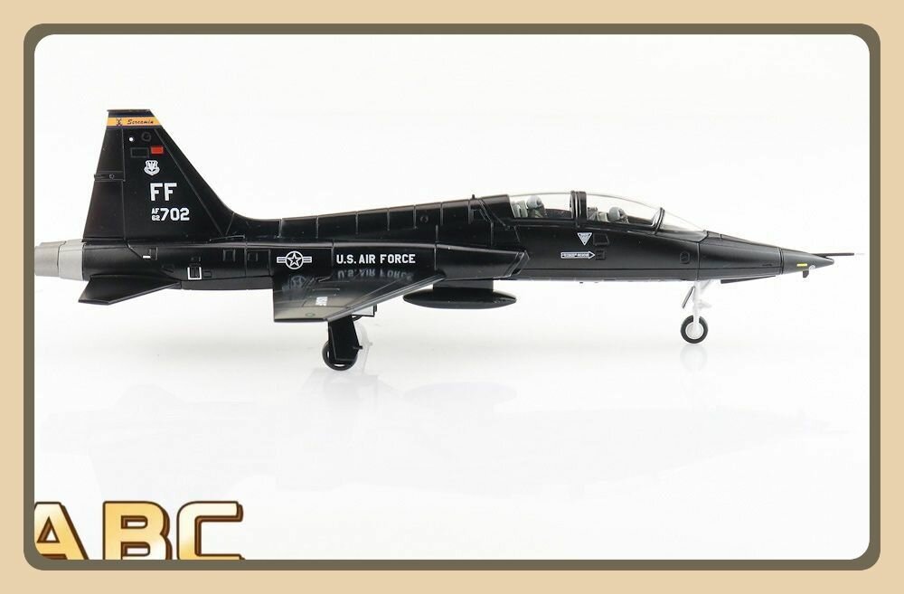 Модель самолета коллекционная