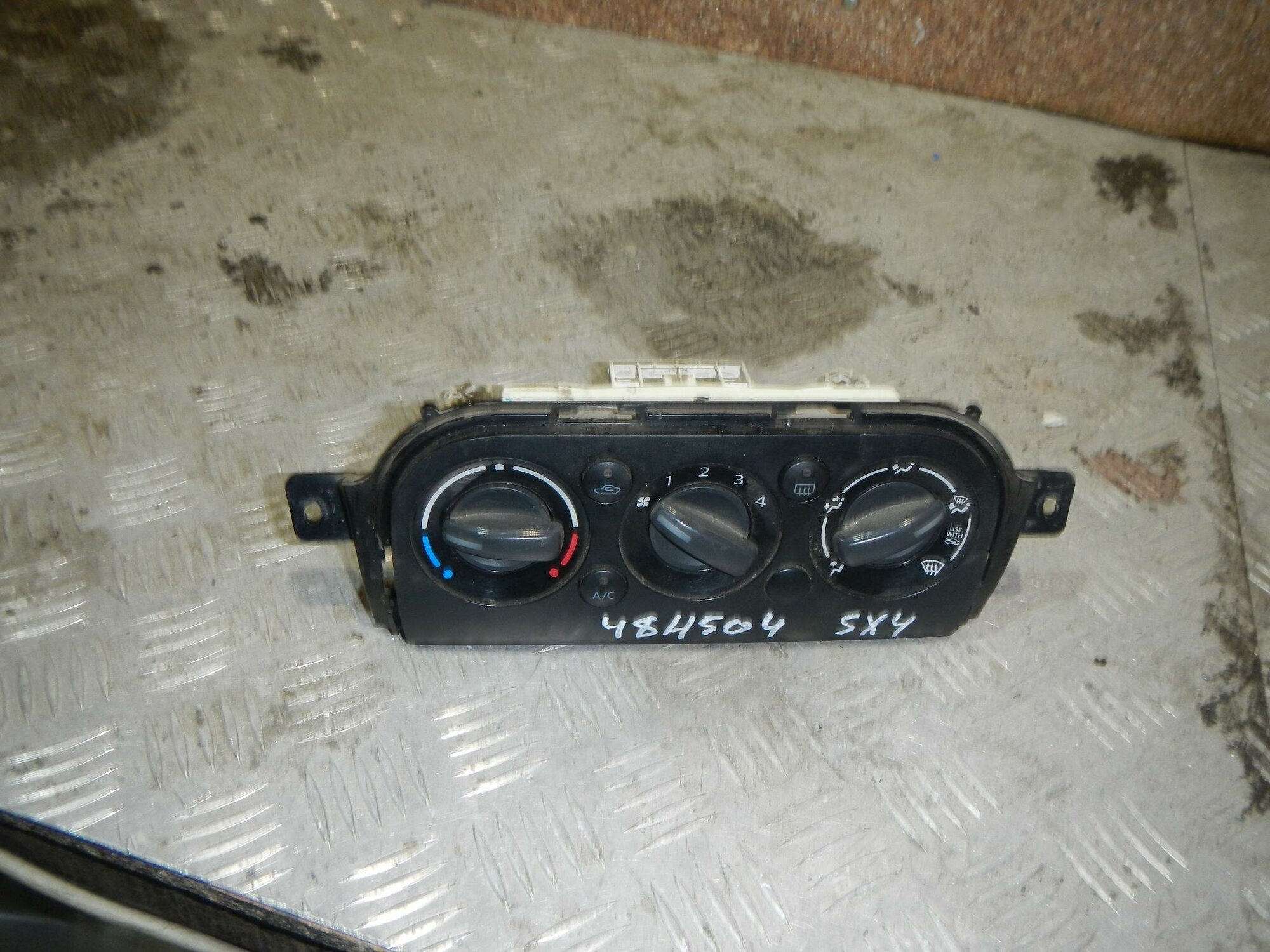 Б/У Блок управления климатической установкой, Suzuki (Сузуки)-SX4 (06-) SUZUKI SX4 (06-) царапины. 484504 SUZUKI арт. 74...