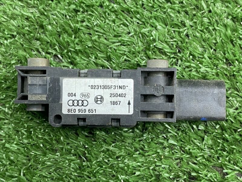 Датчик удара SRS VAG AUDI a4 b6 Фронтальный 2184