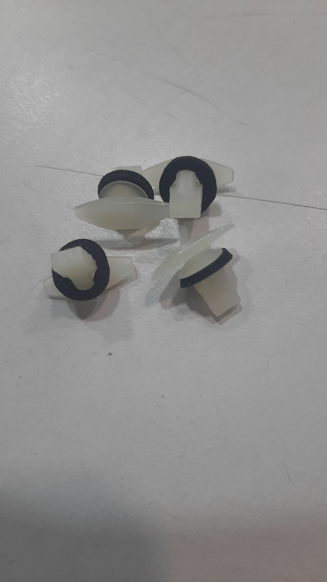 Клипса автомобильная Honda