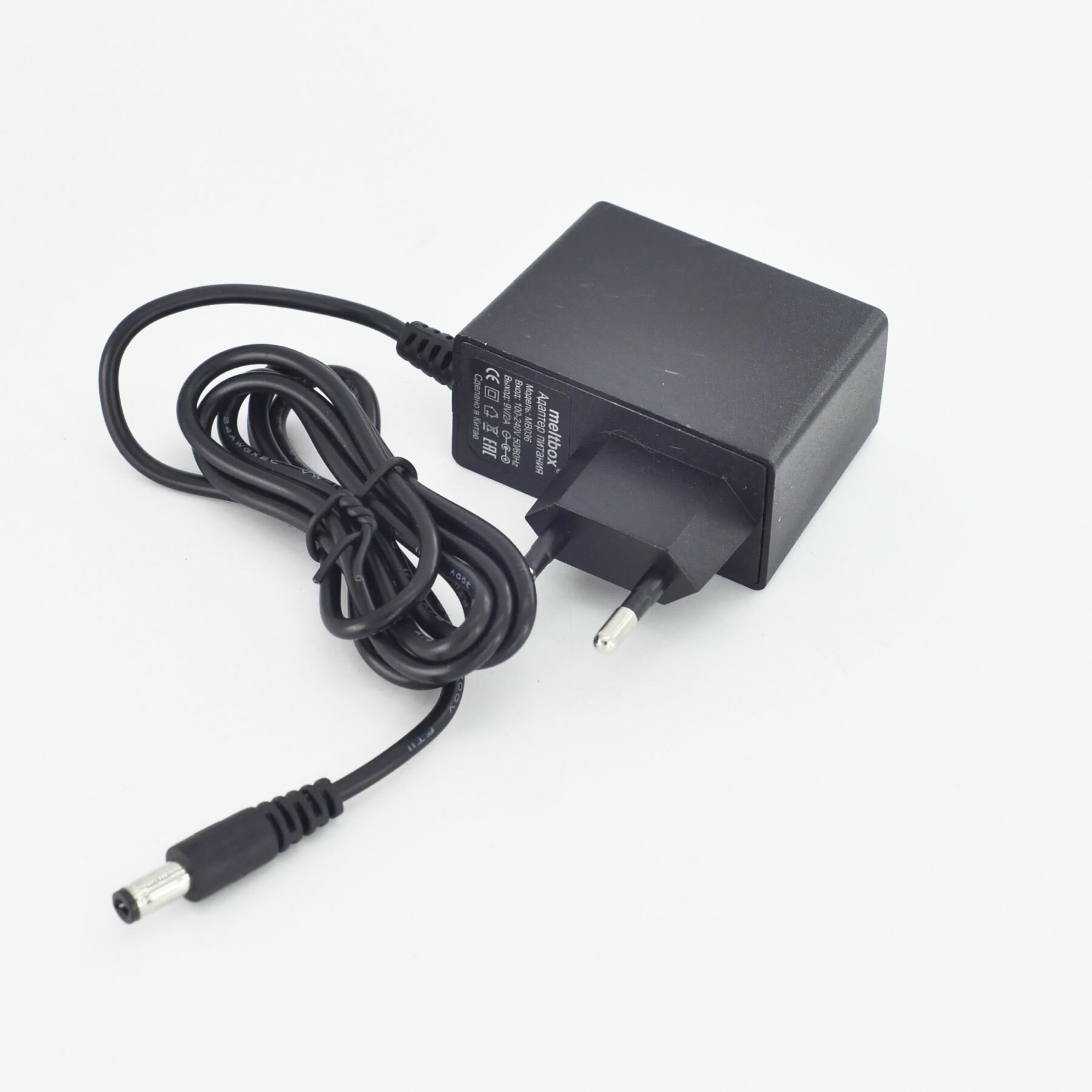 Блок питания 9V 2A (9В 2А) штекер 5.5x2.5-2.1 мм универсальный сетевой адаптер для видеонаблюдения, светодиодных лент, приставок