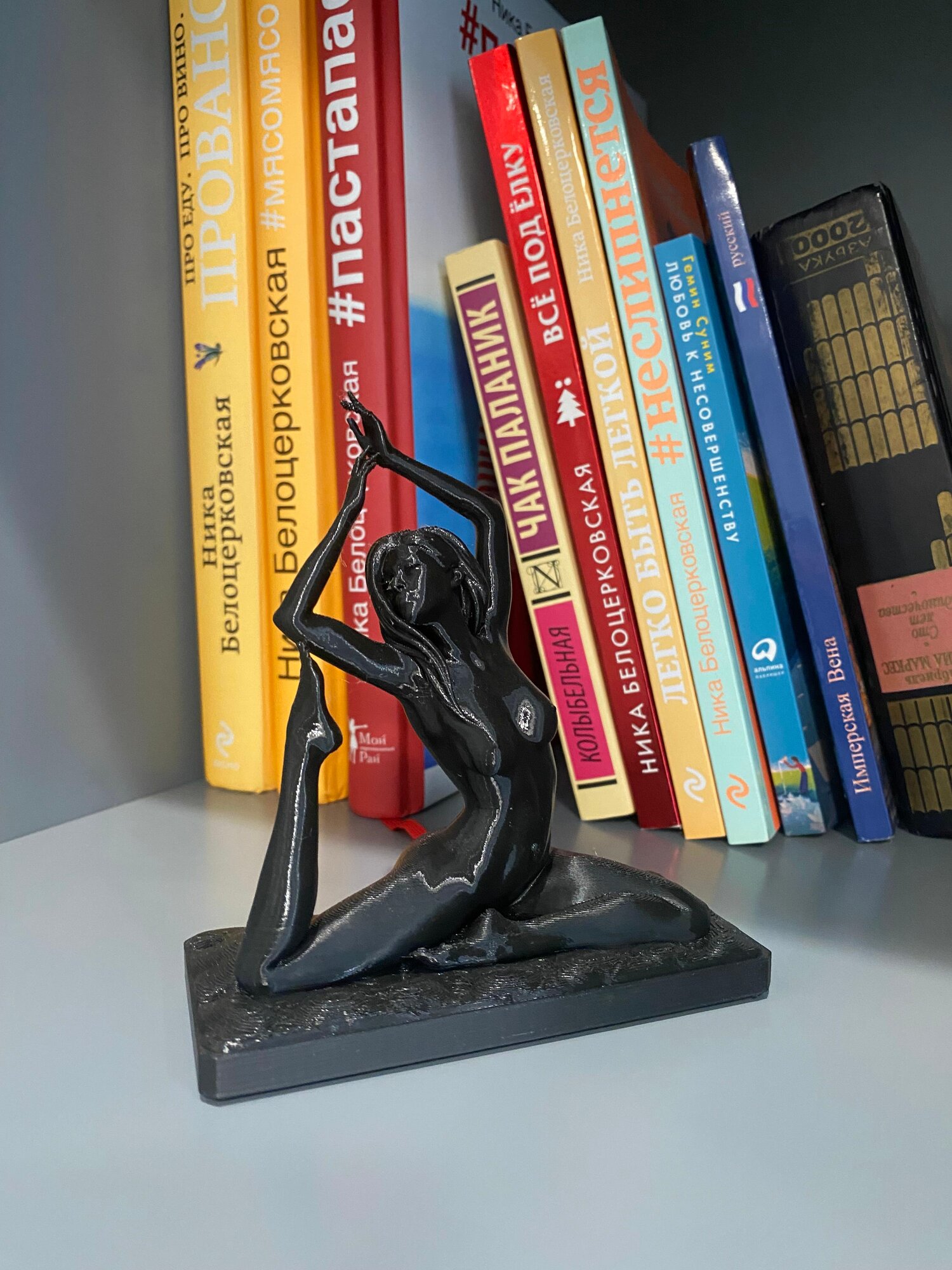 Статуэтка "Обнаженная девушка, занимающаяся йогой", цвет черный, высота 12 см