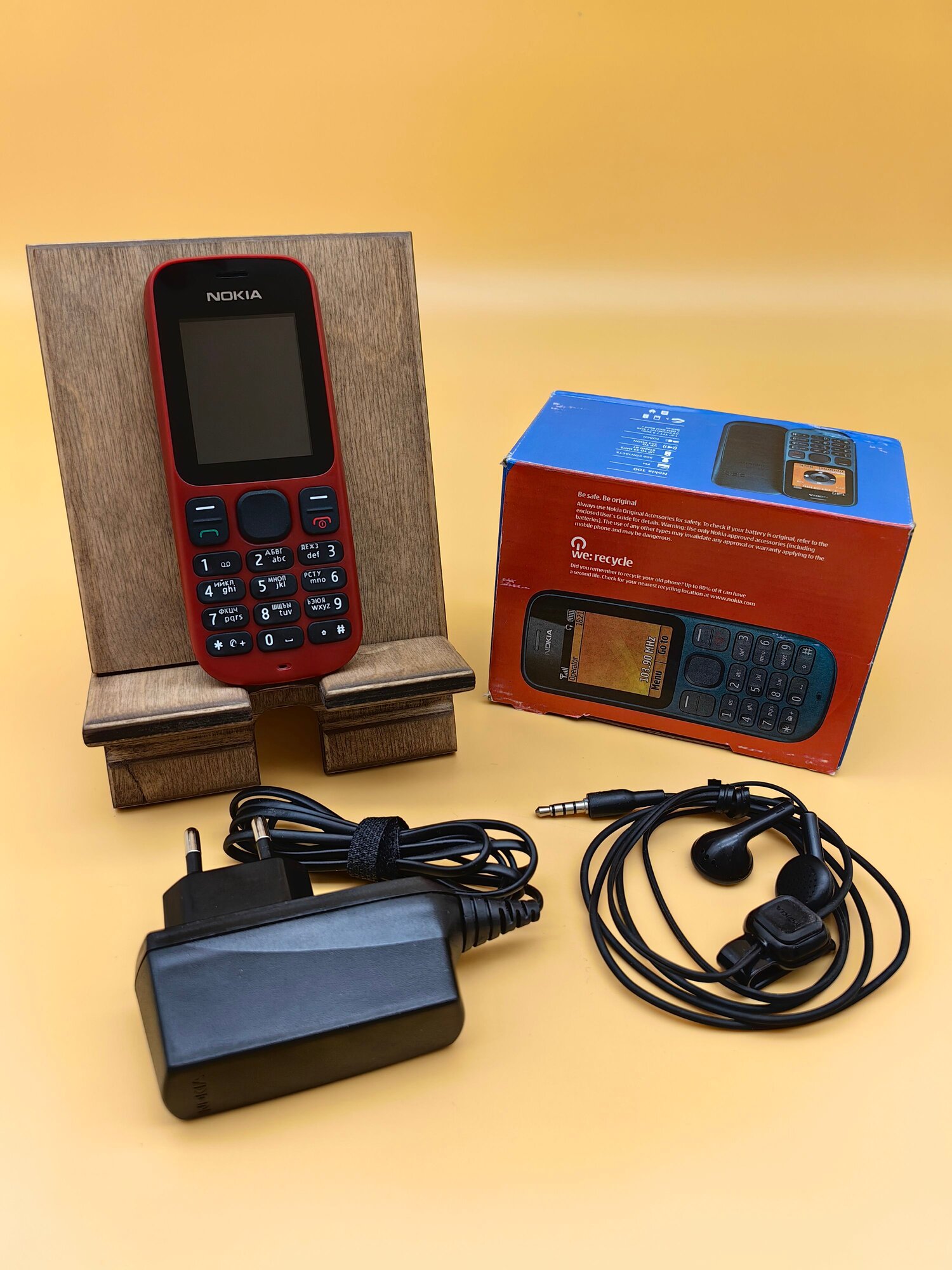 Мобильный кнопочный телефон Nokia 100, Красный