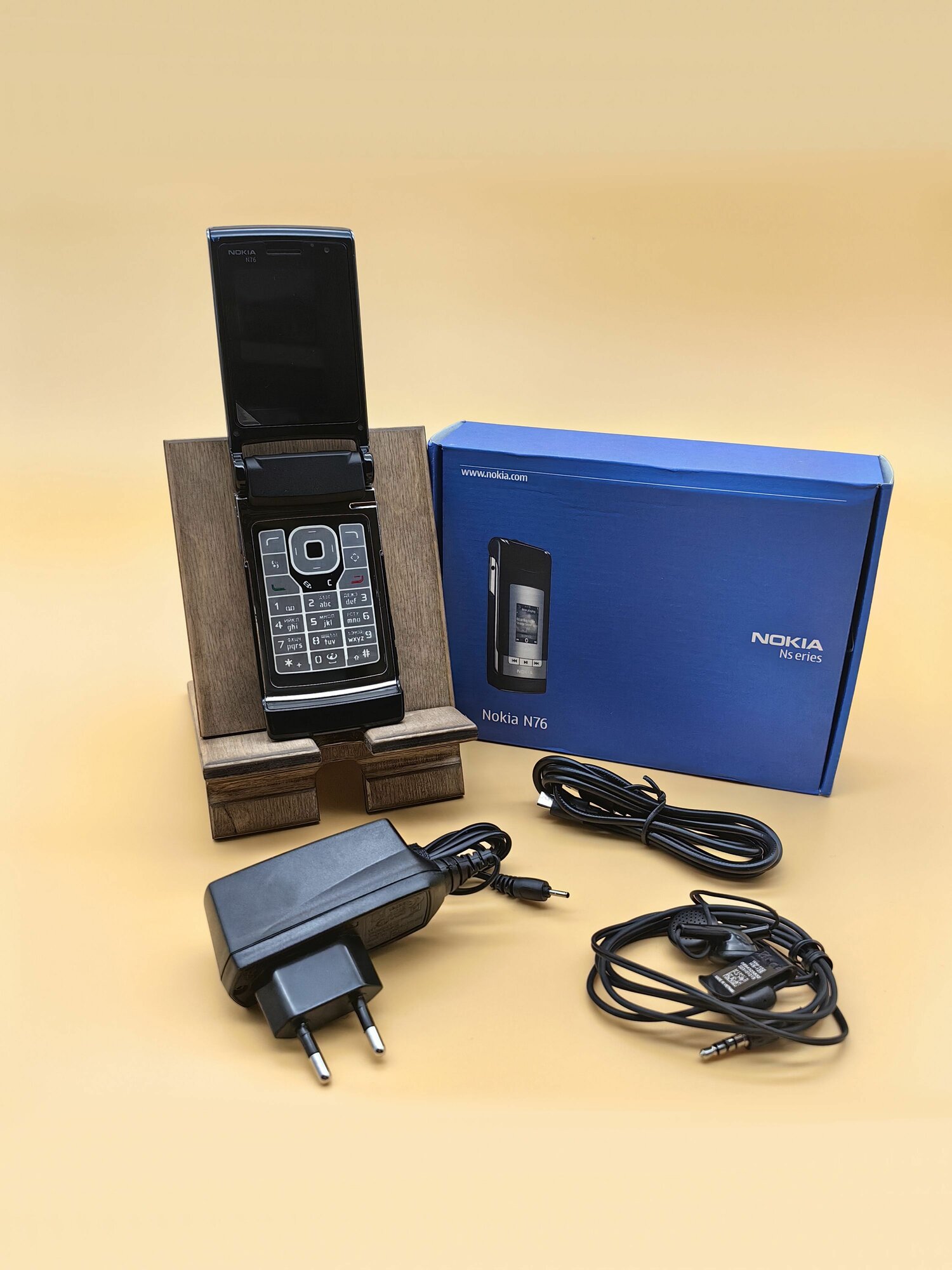 Мобильный кнопочный телефон раскладушка Nokia N76, Черный