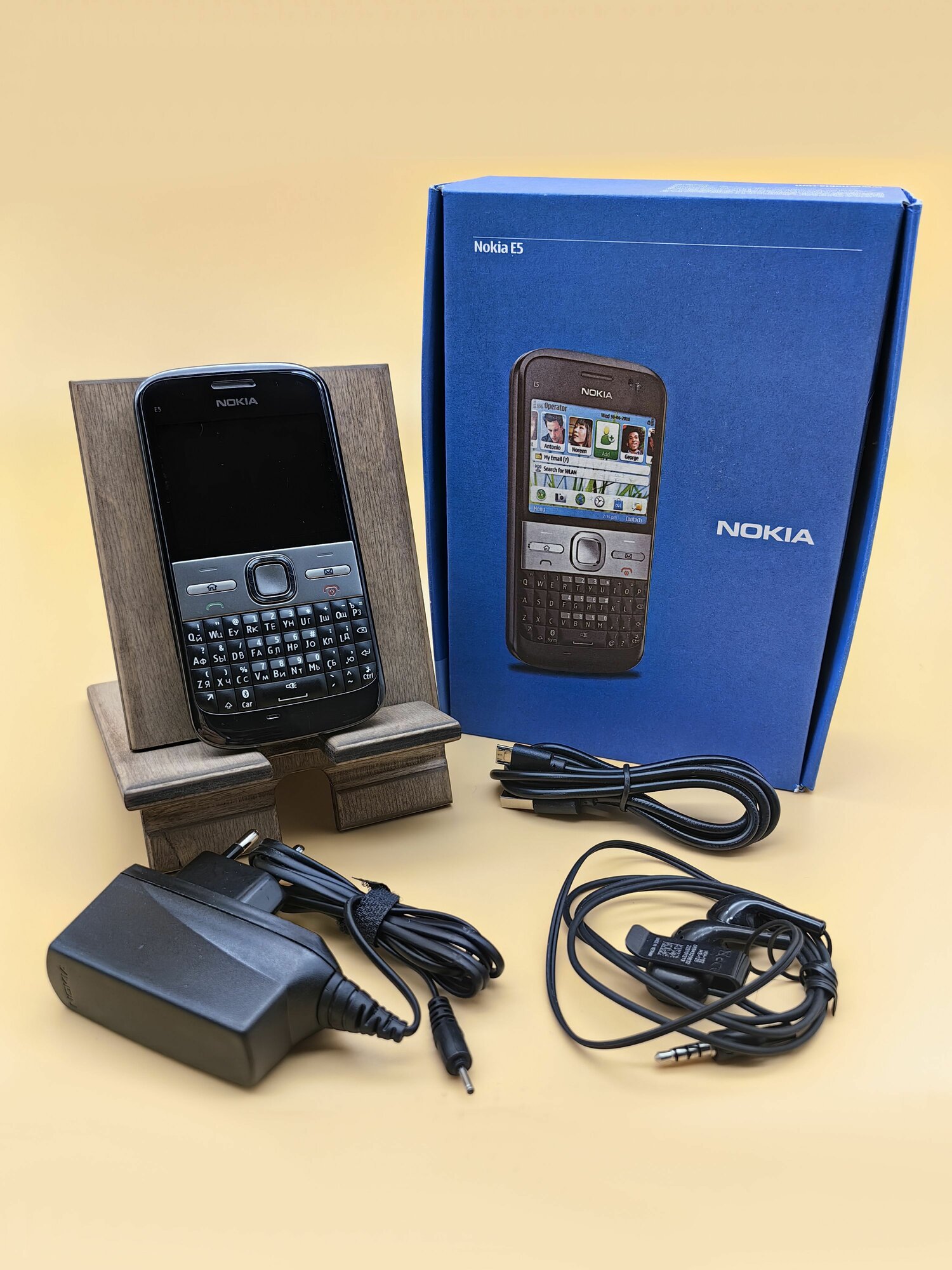 Мобильный раритетный кнопочный телефон с qwerty клавиатурой Nokia E5, Черный