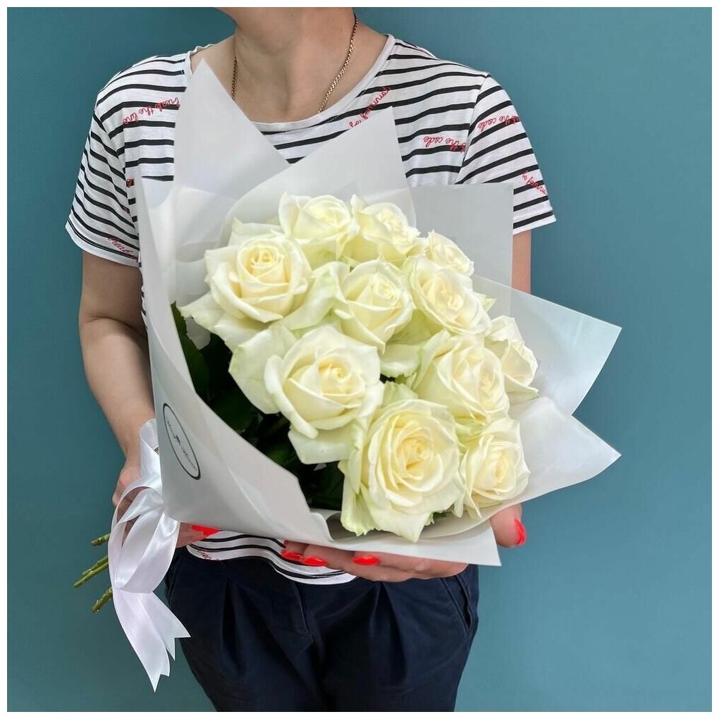 Букет Well Flowers "11 белых роз", круглый, монобукет, высота 50см свежий букет цветов