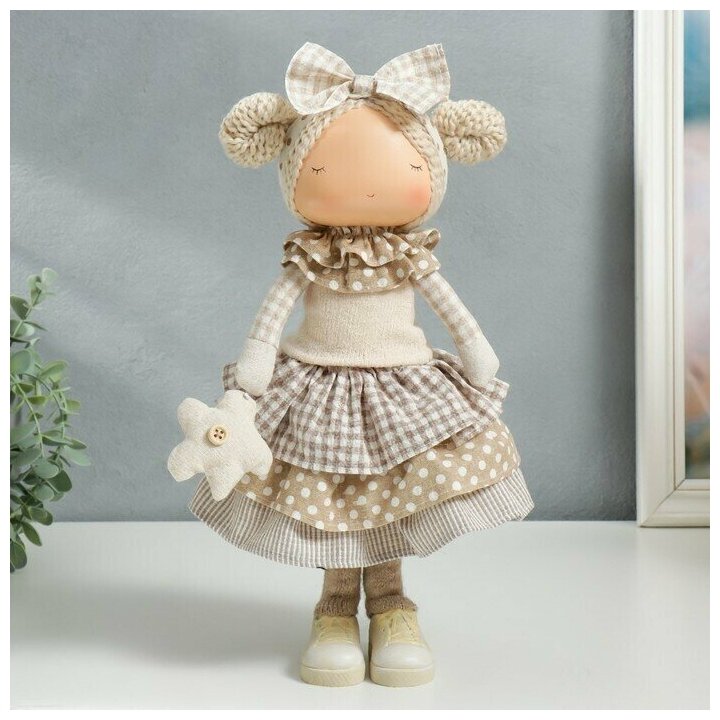 Кукла интерьерная 'Малышка с бантом в волосах, с цветочком' 35,5х13,5х20 см