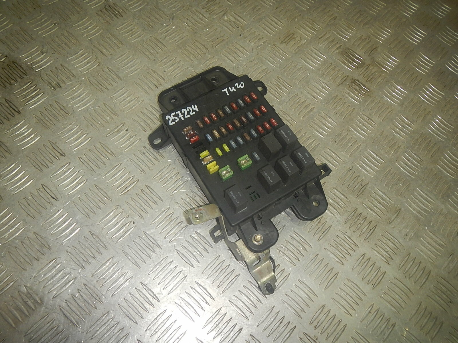 Б/У Блок предохранителей, Chery (Черри)-TIGGO (T11) (05-) Chery TIGGO (T11) (05-16) Без видимых повреждений. 257224 CHER...