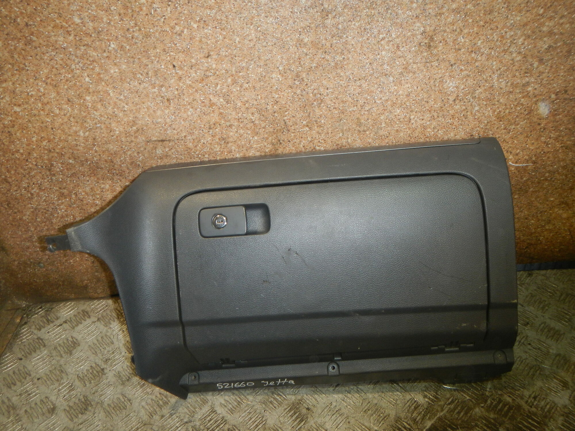 Б/У Бардачок, Volkswagen (Фольксваген)-JETTA (06-11) VOLKSWAGEN JETTA (06-11) в сборе Царапины. 521660 VAG арт. 1K1857114...