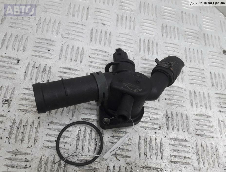 Фланец (тройник) системы охлаждения Volkswagen Golf-4