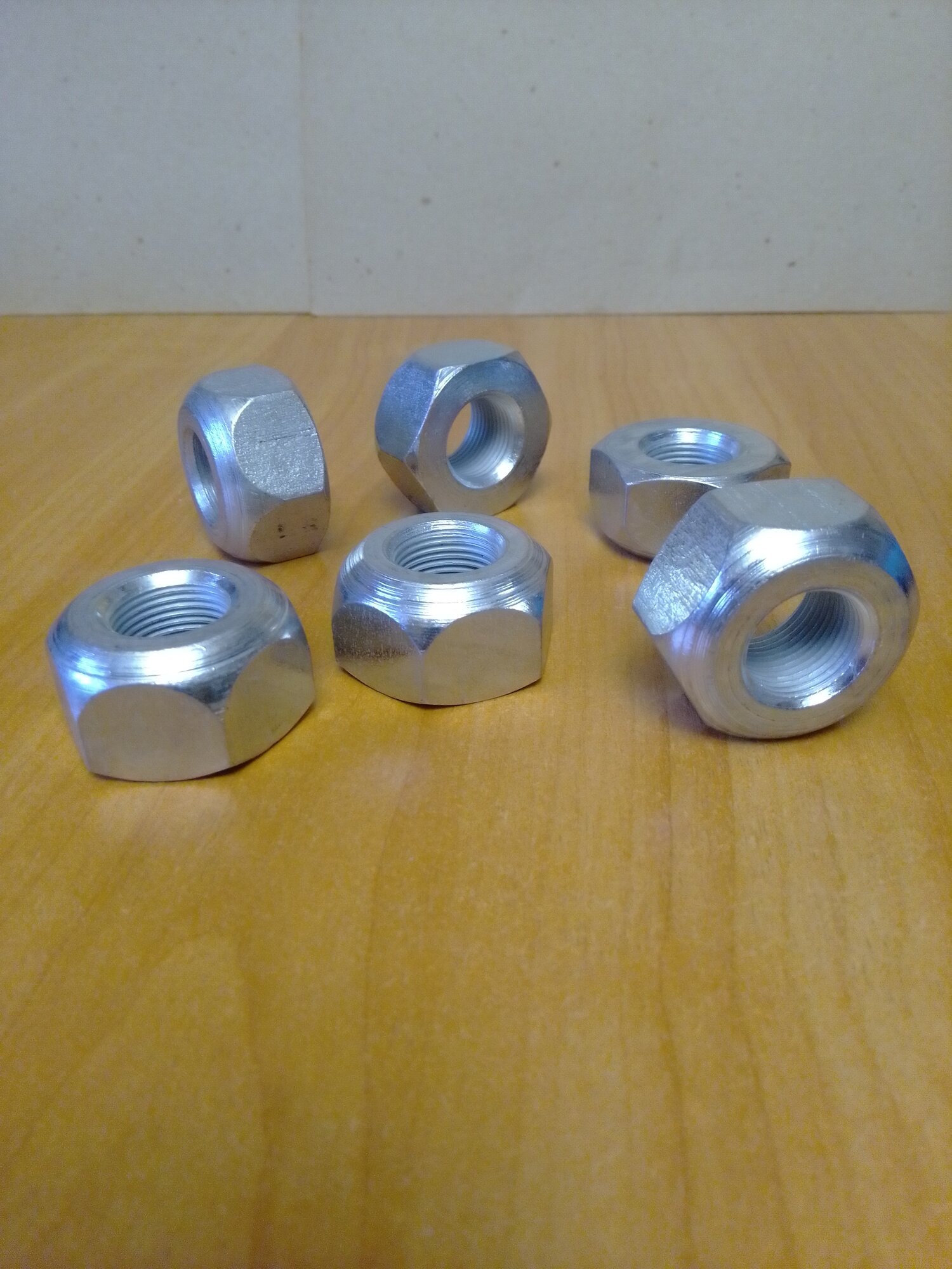 Гайка колеса М20х1.5 для автомобилей ЗИЛ-130, ГАЗ-53, ГАЗ-3307, урал передняя левая резьба . Комплект 6 штук. ОАО ГАЗ