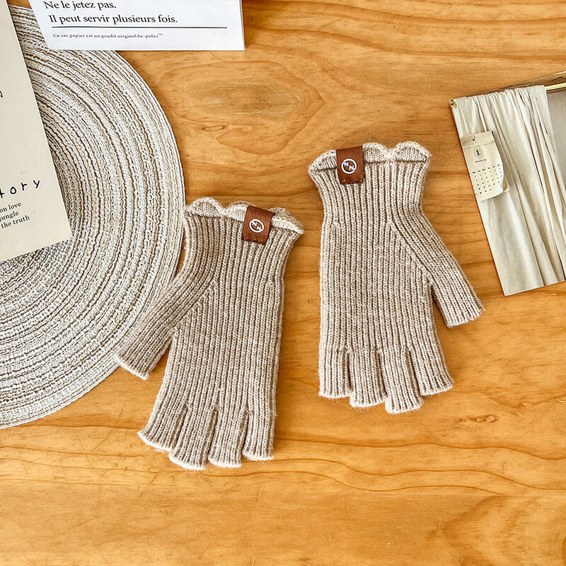 Перчатки для женщин