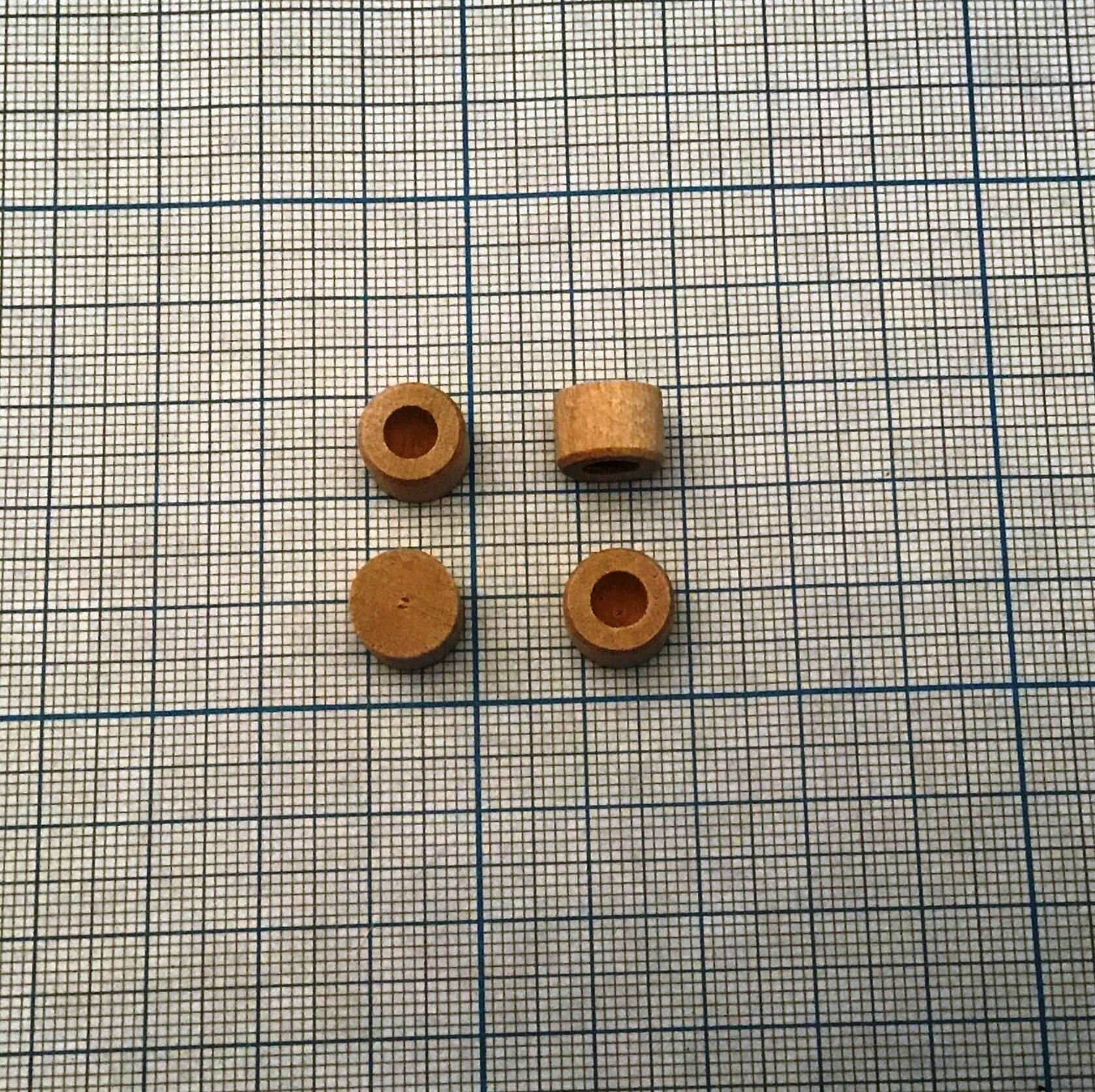 Деревянные рамные пробки 10 штук диаметр 10 мм длина 7 мм отверстие 5 мм, граб MEYNE Germany, для ремонта пианино и роялей