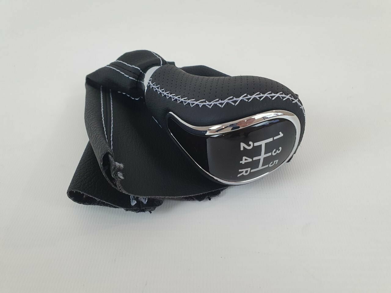 Ручка КПП 2180 с юбкой, обтянутая кожей (белая нить)