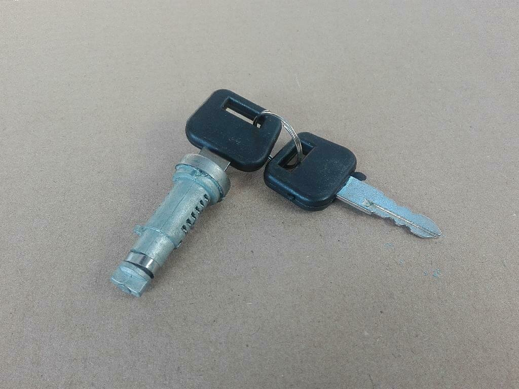 Личинка замка двери DAF (Даф) XF95 02-06 (1336529CH)