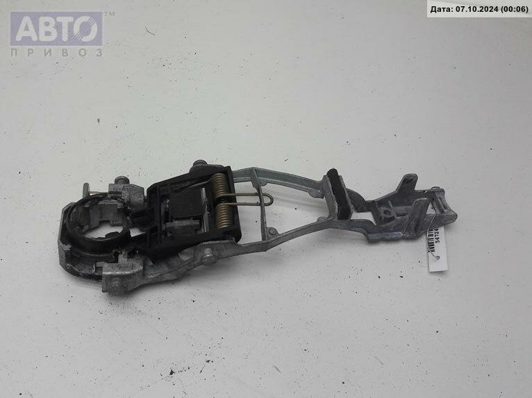 Корпус (держатель) ручки двери передней левой Volkswagen Golf-5