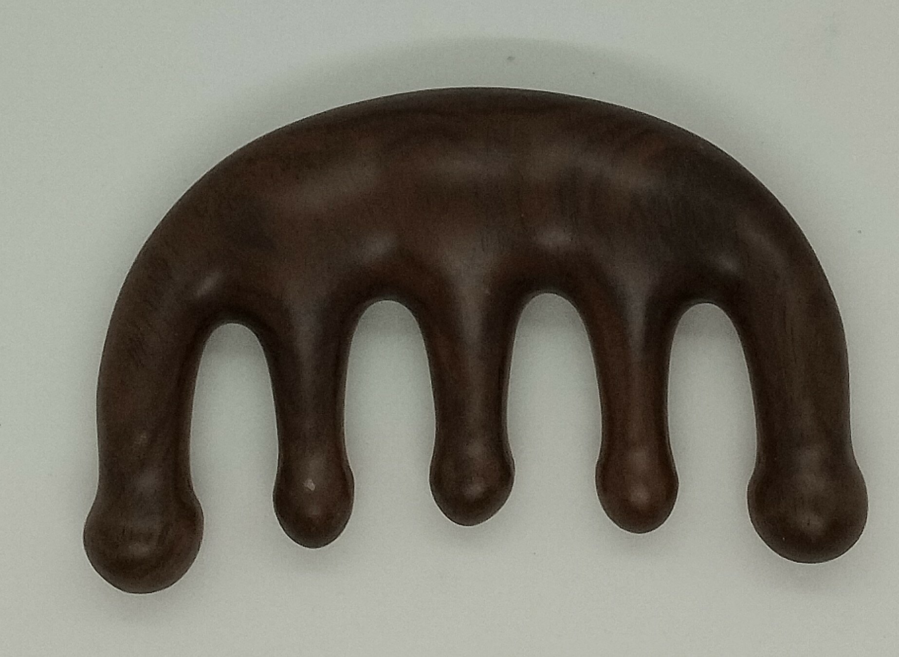 Расческа сандаловая , 10,5*5,5 см, массажный гребешок.(черный сандал)